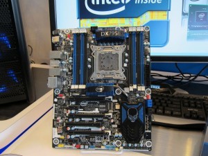 Intel aparece na IDF com mobo entusiasta X79 de alta performance - OverBR