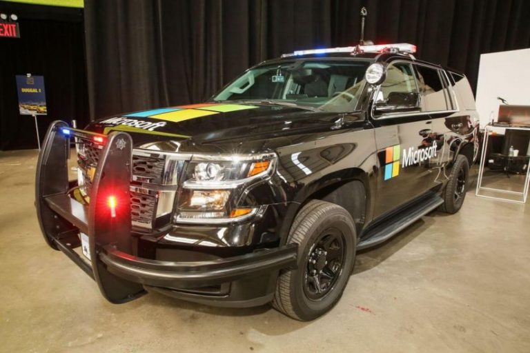 Microsoft e Ford apresentam carro futurista para polícia - OverBR