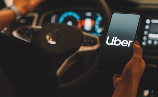 Avisamos quando eles chegarem: campanha para promover Uber conta teens foca na tranquilidade dos ...